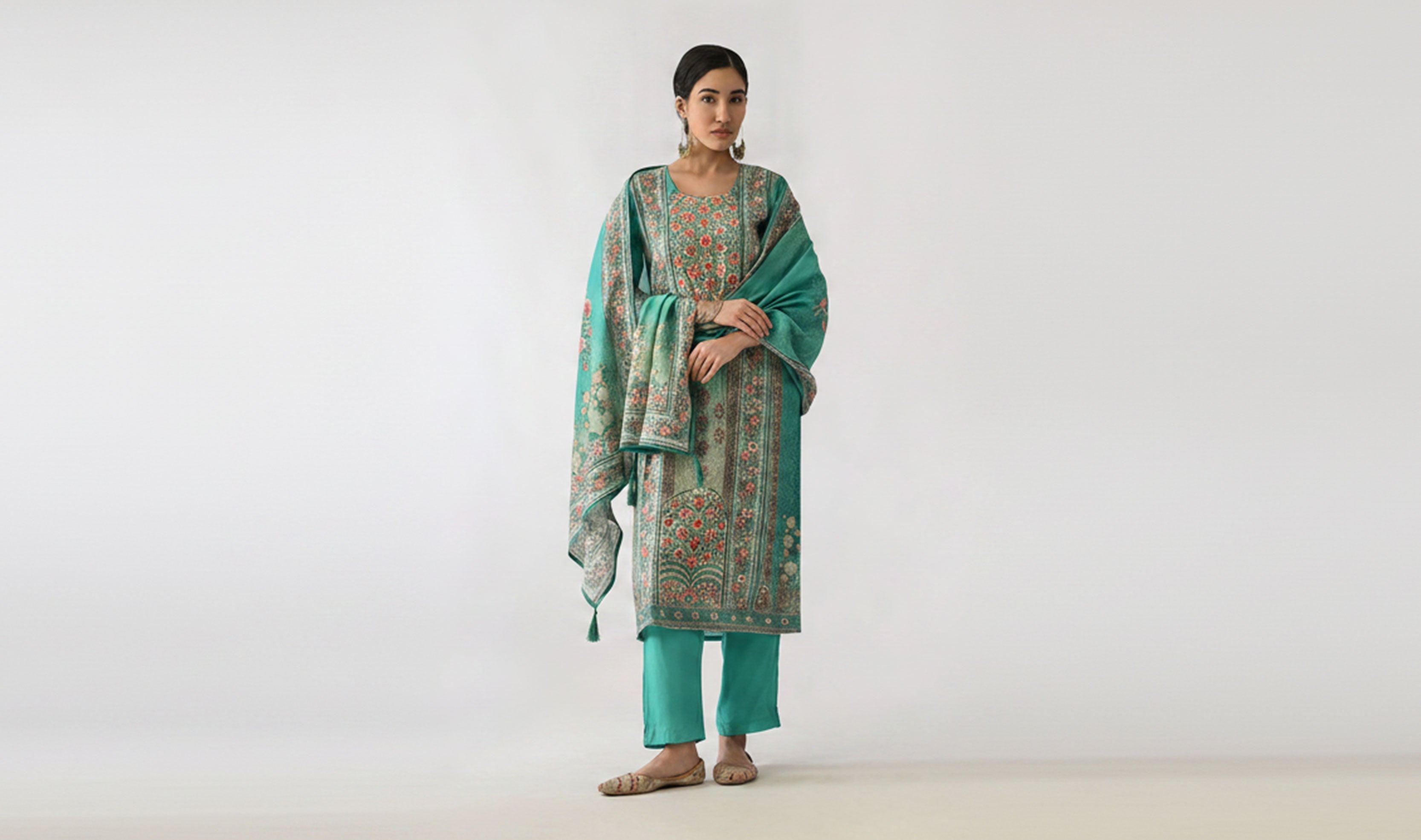 Which Fabric is Best for Summer Ethnic Wear? – SABHYATA CLOTHING